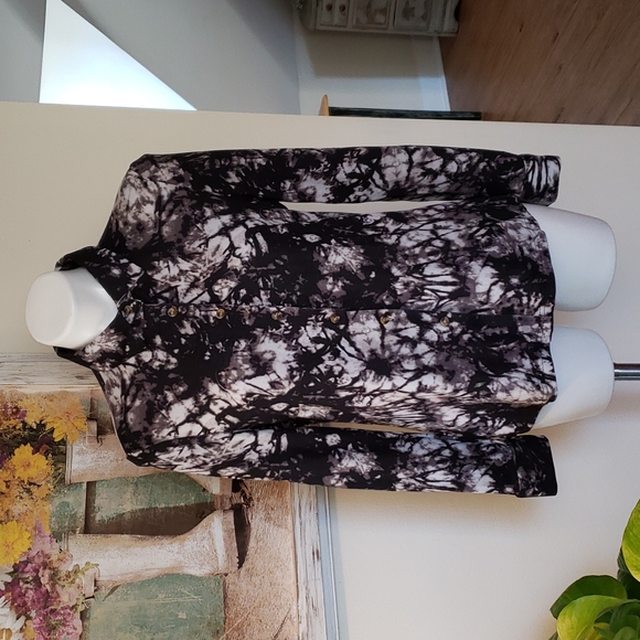 Robert Louis | Tops | Robert Louis Top | Poshmark